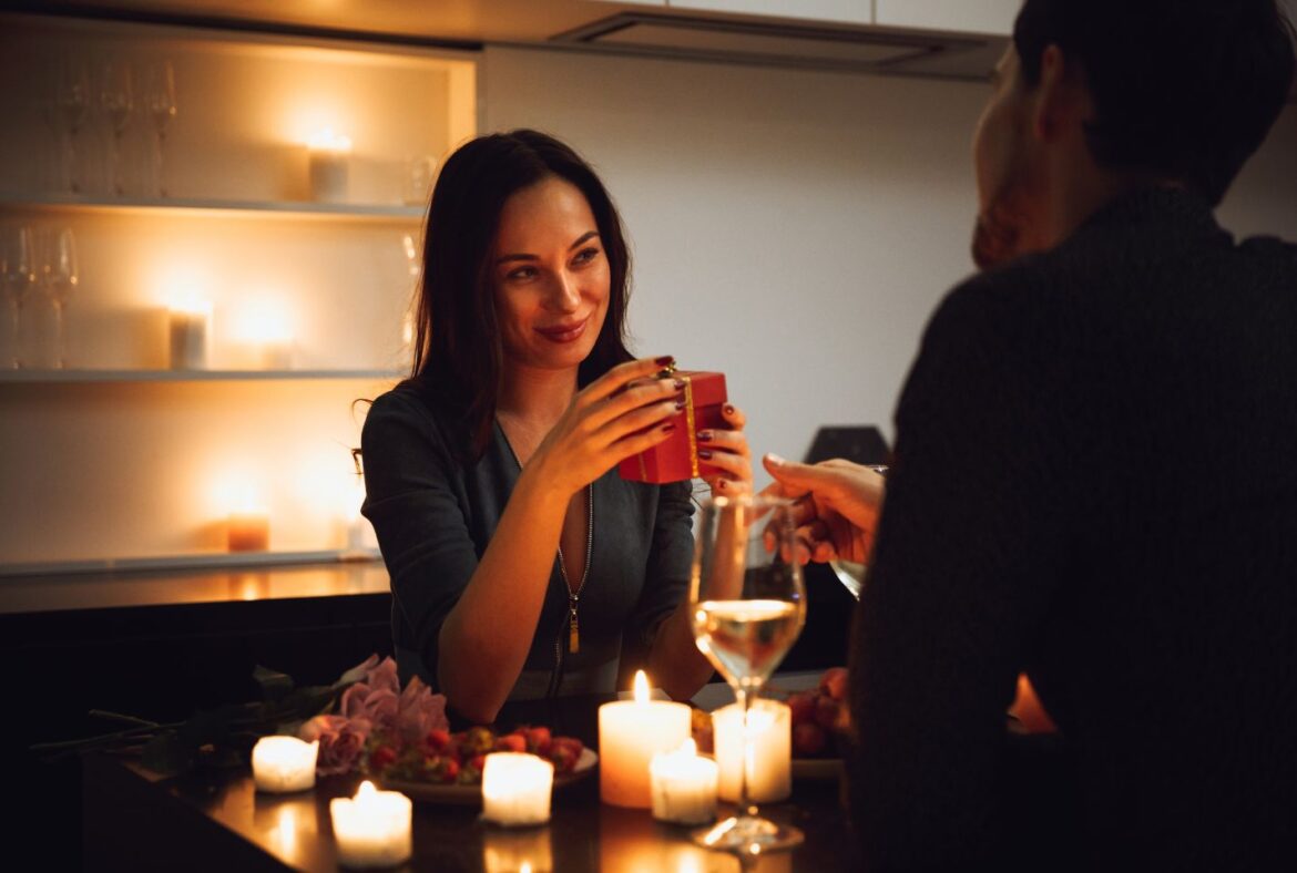 16 Fun and Romantic Virtual Date Ideas for Long Distance Couples ...